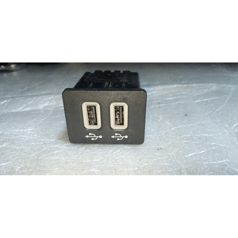 LINCOLN MKZ CENTER CONSOLE CHARGER DUAL USB PORT HP5T-14F014-BB