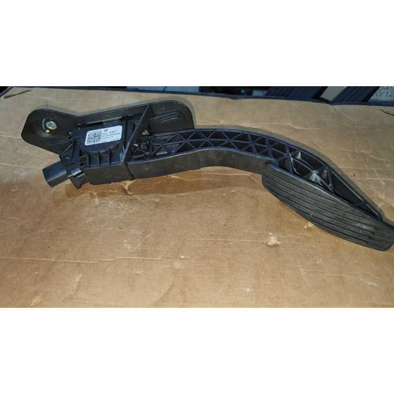 CADILLAC ESCALADE CHEVROLET TAHOE SILVERADO GMC YUKON ACCELERATOR GAS ...