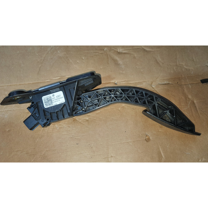 CADILLAC ESCALADE CHEVROLET TAHOE SILVERADO GMC YUKON ACCELERATOR GAS ...