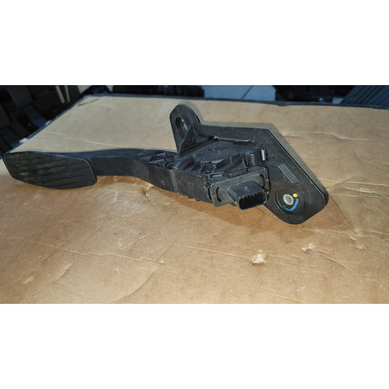 CADILLAC ESCALADE CHEVROLET TAHOE SILVERADO GMC YUKON ACCELERATOR GAS ...