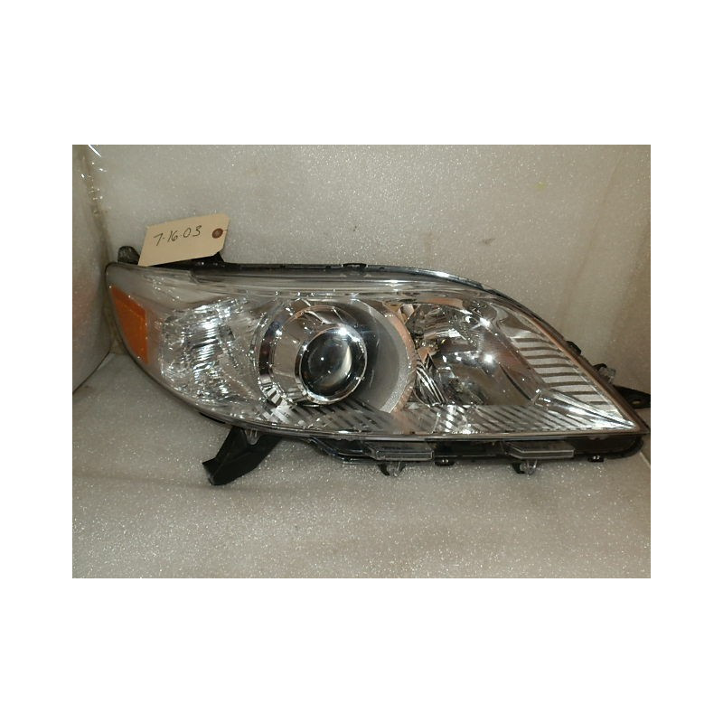 TOYOTA SIENNA RIGHT HEADLIGHT 2011-2015 81110-08030 81110-08031 81110-08032
